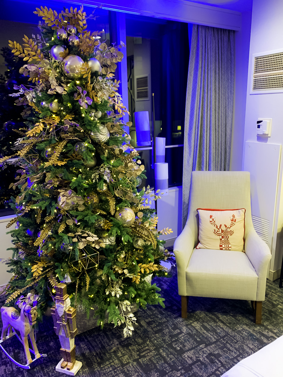 Santa Suite Chicago at the Swissotel - Later Ever After, BlogLater Ever ...